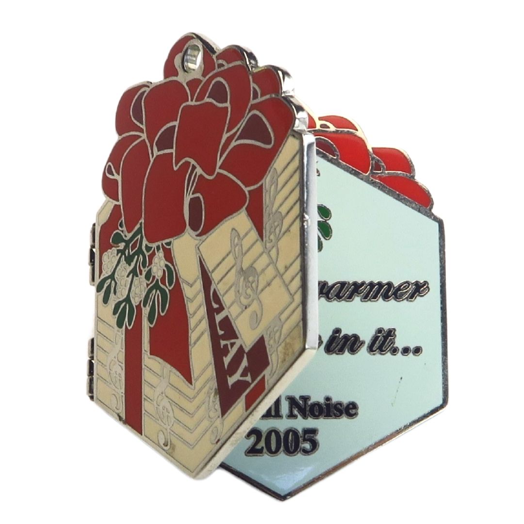 Hinged Enamel Pin | Embroidered patches manufacturer | Star Lapel Pin