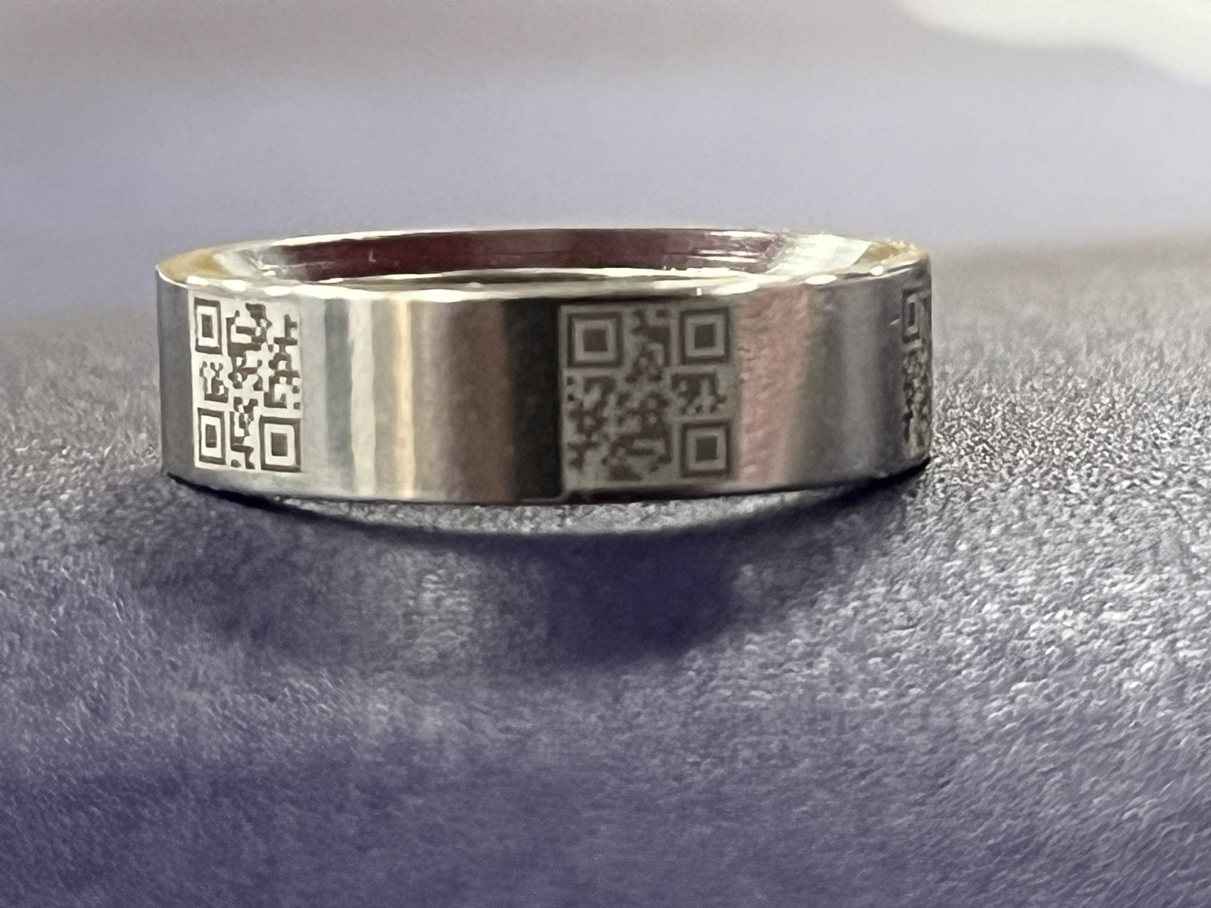 รหัส QR ขนาดเล็กที่แกะสลักด้วยเลเซอร์บนแหวน | ผู้ผลิตเครื่องแกะสลัก ...