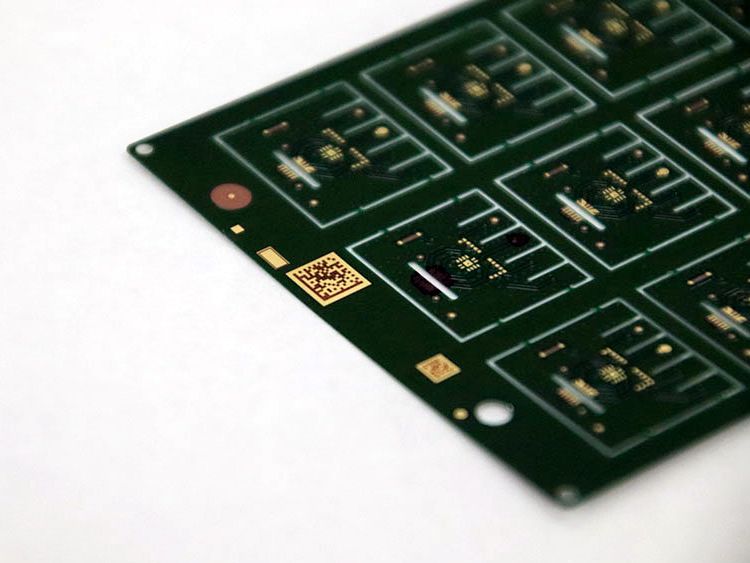 기판에 마이크로 새긴 바코드qr 코드 레이저 각인 및 마이크로 절단 기계 제조업체 Hortech Co