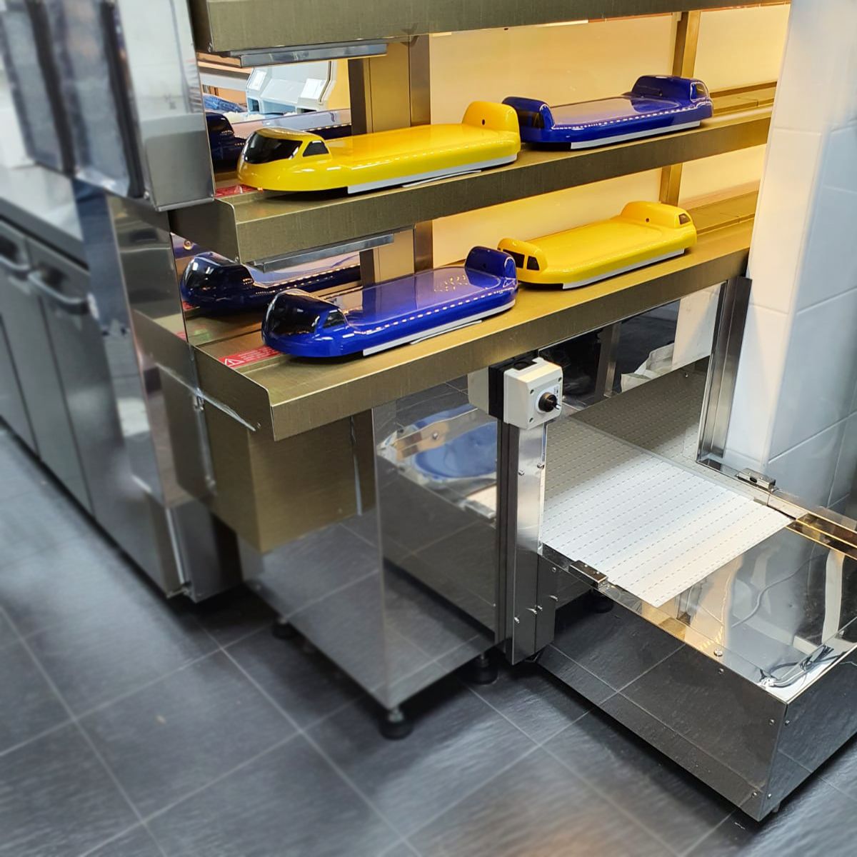 Belt Basket Delivery System | Sushi Bar Conveyor Belt - Food Delivery ...